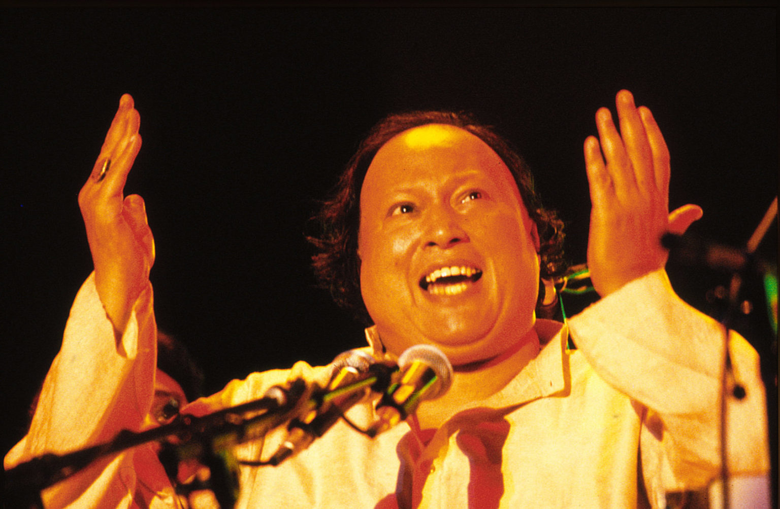 Nusrat Fateh Ali Khan, el emperador del qawwali - Ritmos Globales