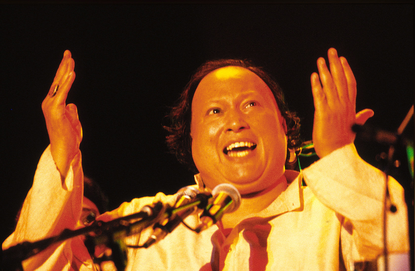 Nusrat Fateh Ali Khan, el emperador del qawwali - Ritmos Globales