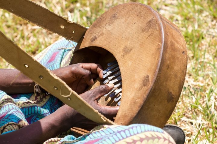 La mbira, el sonido metálico del sureste africano - Ritmos Globales